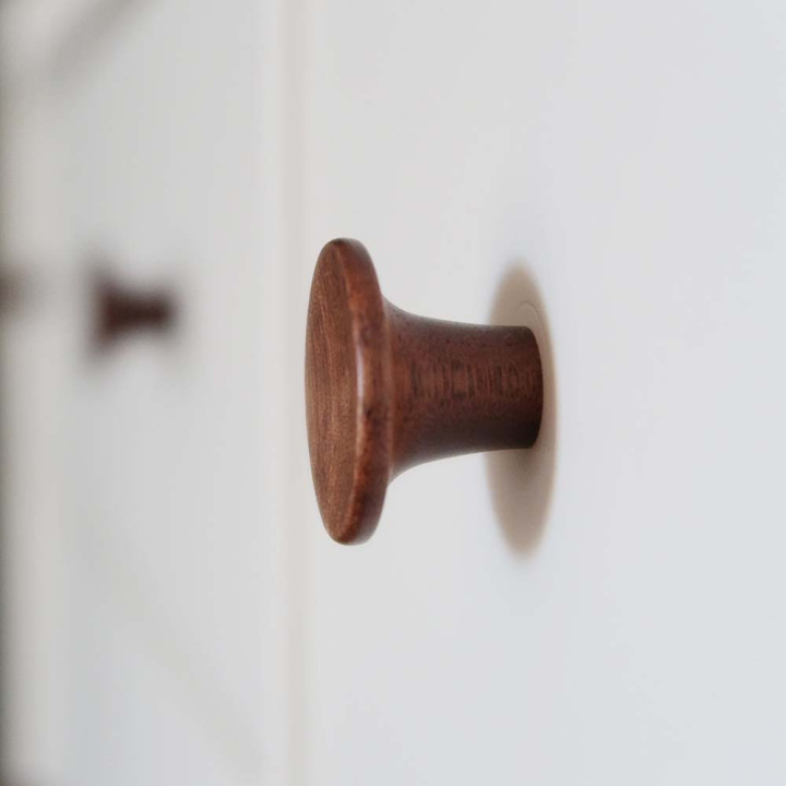 Knott Tuba - Valnøtt | Beslagonline.no